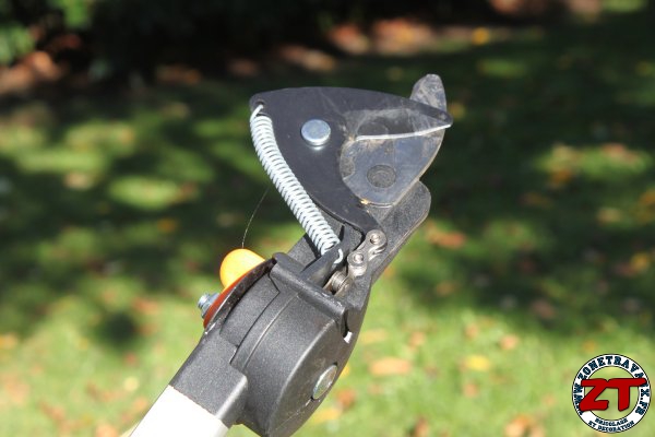 Test : Coupe-branches télescopique Fiskars UP86 | ZoneTravaux