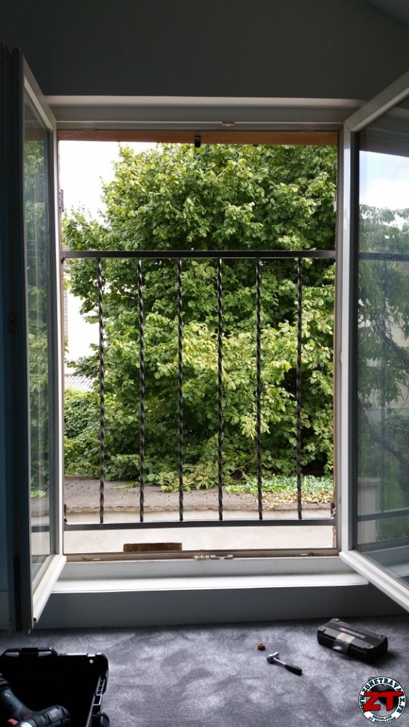 Tuto : Fabriquer une rambarde de protection de fenêtre | ZoneTravaux